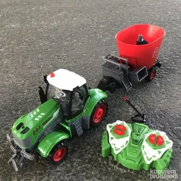 Traktor sa prikolicom na daljinski