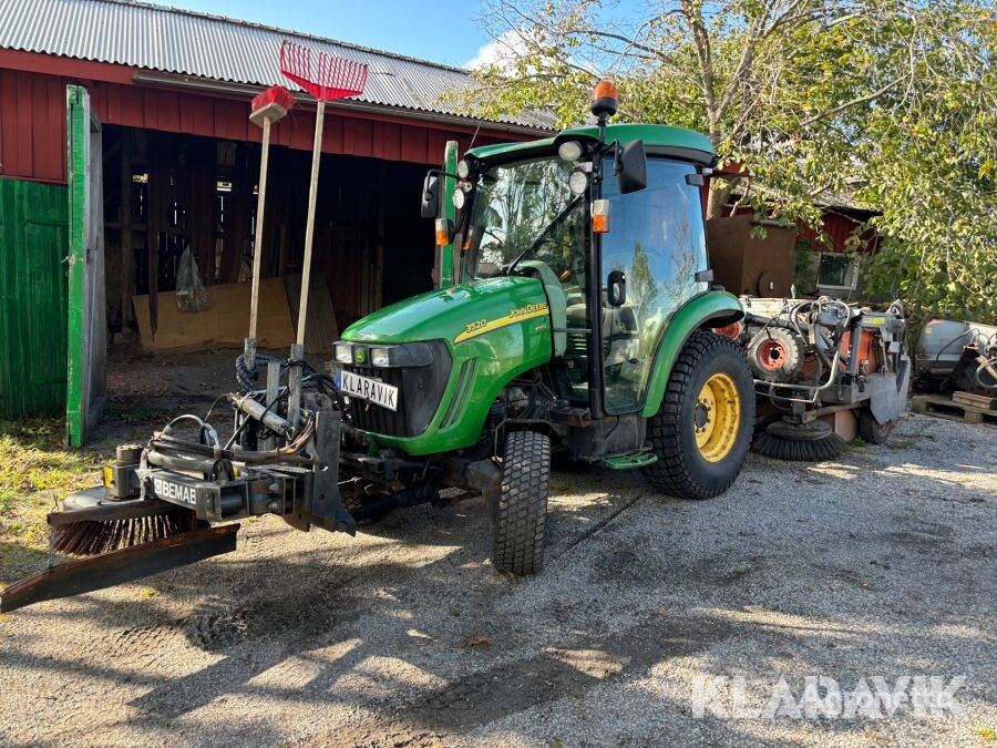 Prodaje se John Deere 3520 traktor točkaš na aukciji