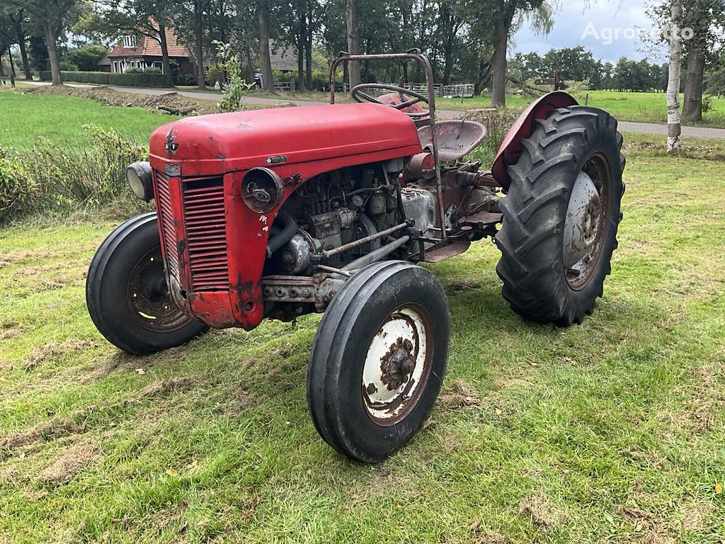 Prodaje se Massey Ferguson TEF traktor točkaš na aukciji