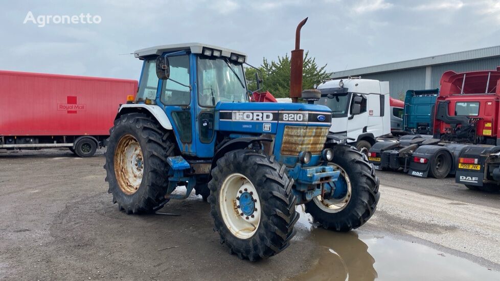 Prodaje se Ford NEW HOLLAND 8210 SERIES III traktor točkaš na aukciji