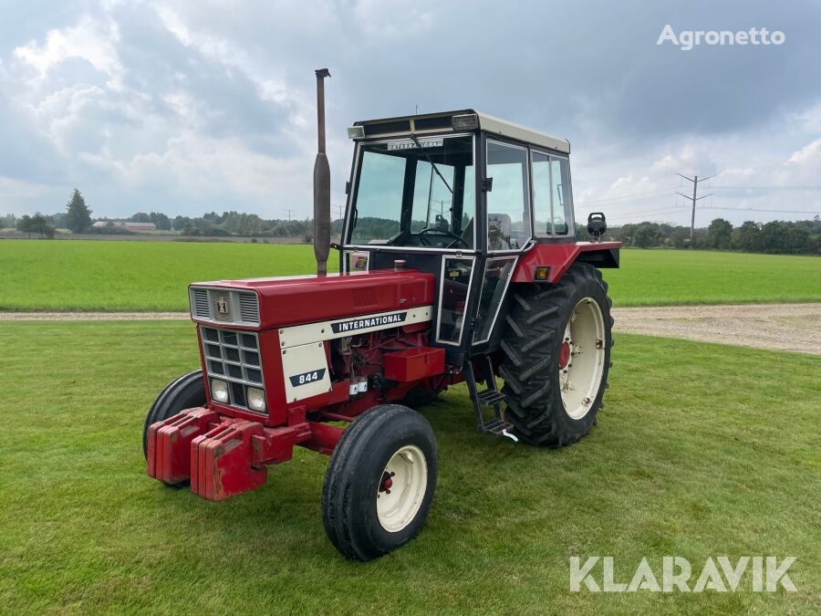 Prodaje se Case IH 844 traktor točkaš na aukciji