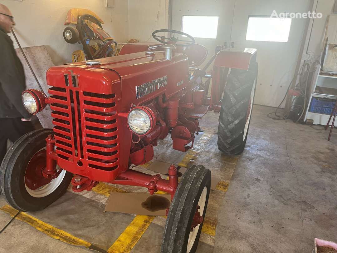 Prodaje se International Farmall D-320 traktor točkaš na aukciji