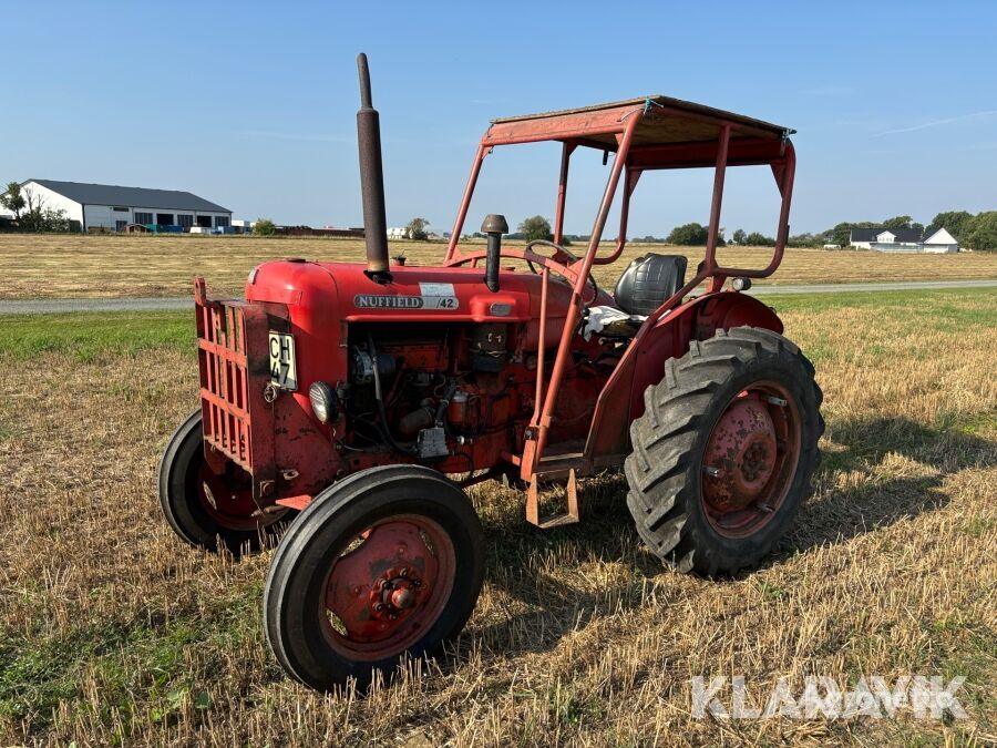 Prodaje se Nuffield 10/42 traktor točkaš na aukciji