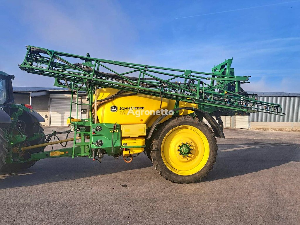 John Deere M732 vučena prskalica