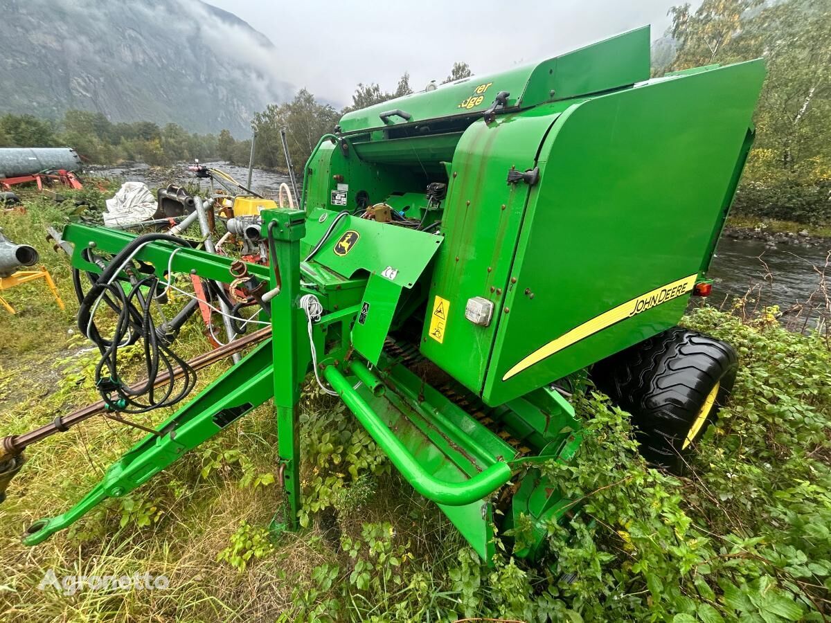 Prodaje se John Deere 644N balirku za okrugle bale na aukciji