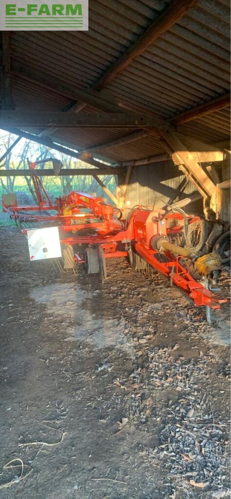 Kuhn 6522 trakasti formirač otkosa