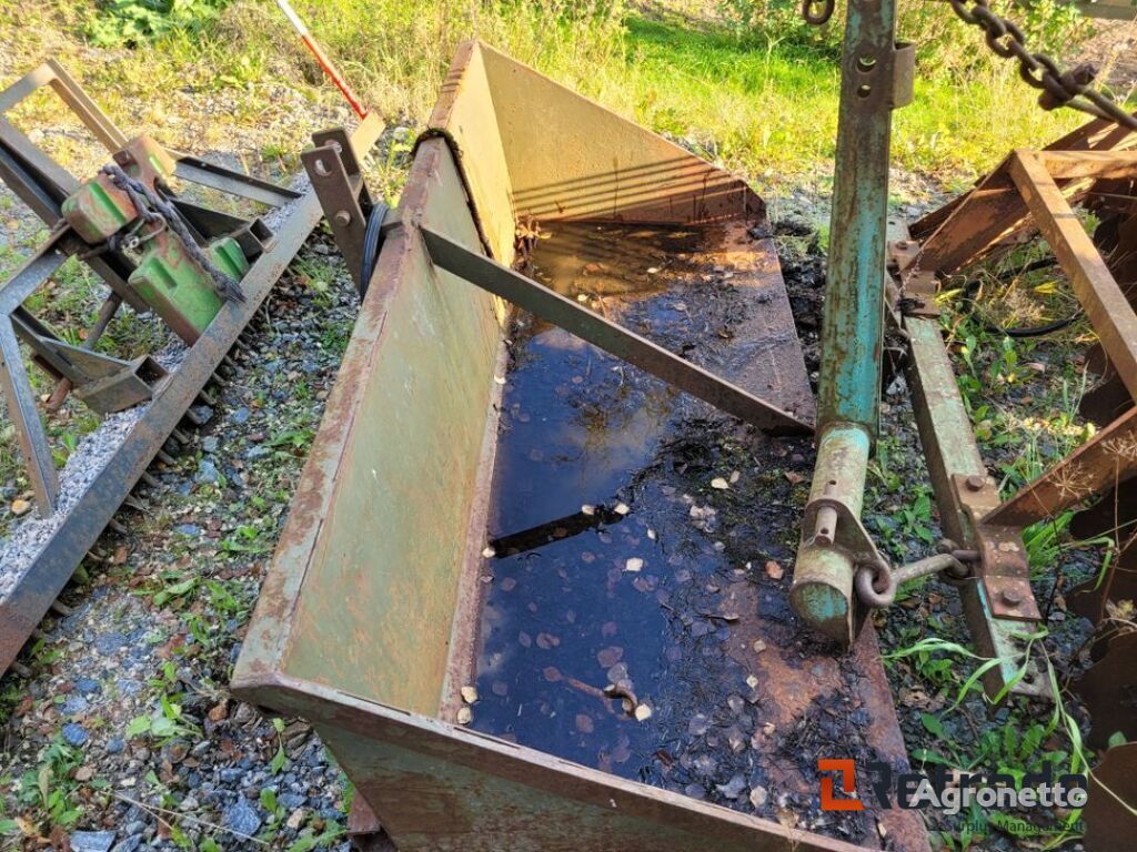 Prodaje se Bakskopa med tipp och trepunktsfäste / Back loader for tractor traktorsku korpu na aukciji