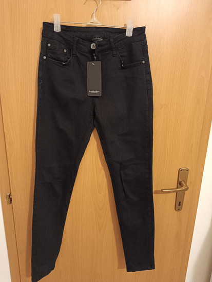 Nove pantalone farmerke crne skinny