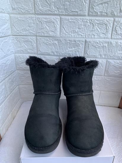 UGG cizme broj 39