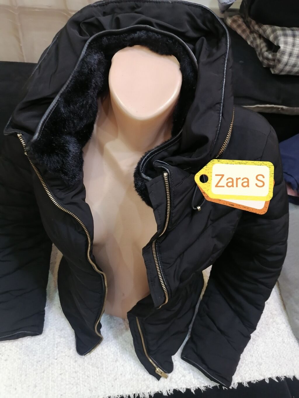 Zara, S (EU 36), M (EU 38), Sa postavom