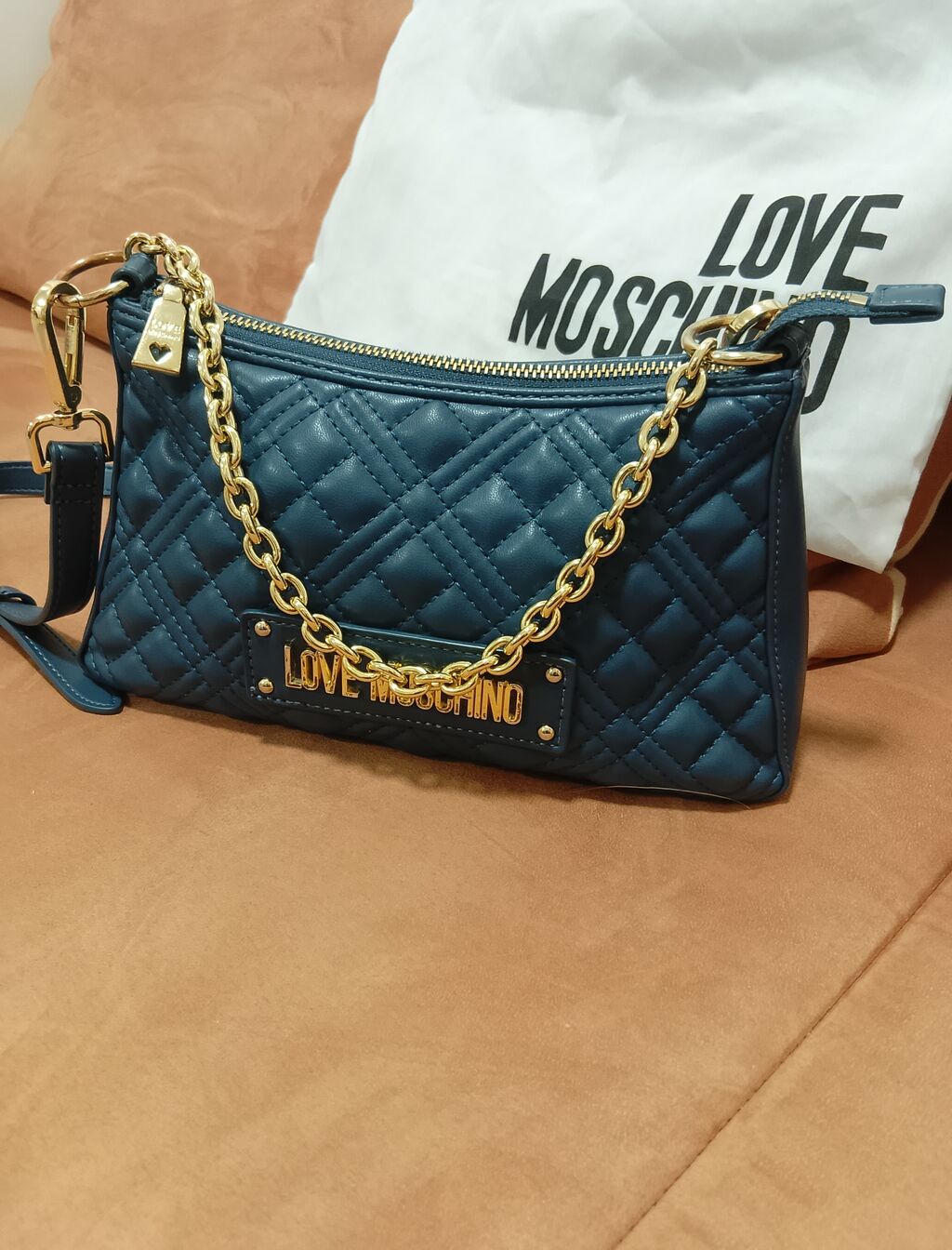 Torba za rame, Moschino, Materijal: Veštačka koža