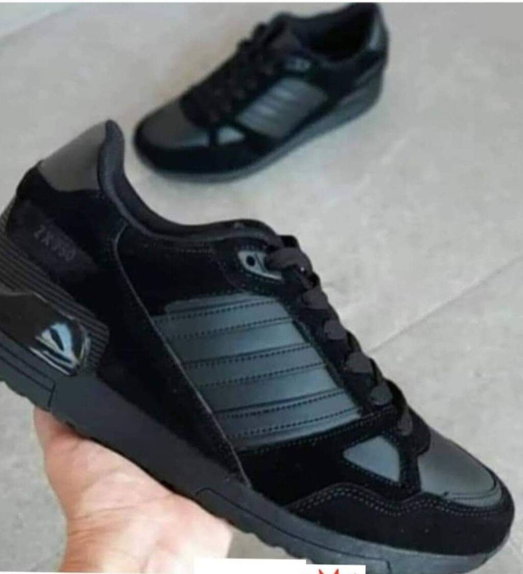    BLACK ADIDAS-KOŽNE    -Nepromocive,pravi muski model. -Dostupni