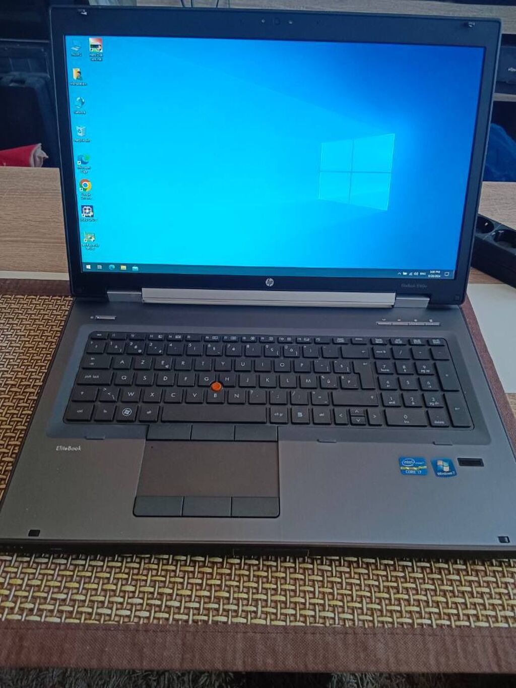 Intel Core i7, 8 GB OZU, 17.3 "