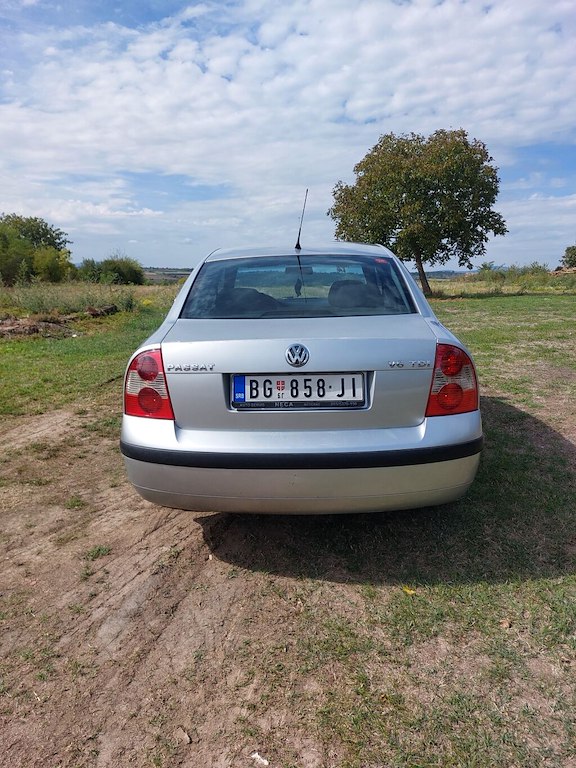 Volkswagen Passat: 1.9 l | 2005 г. Limuzina