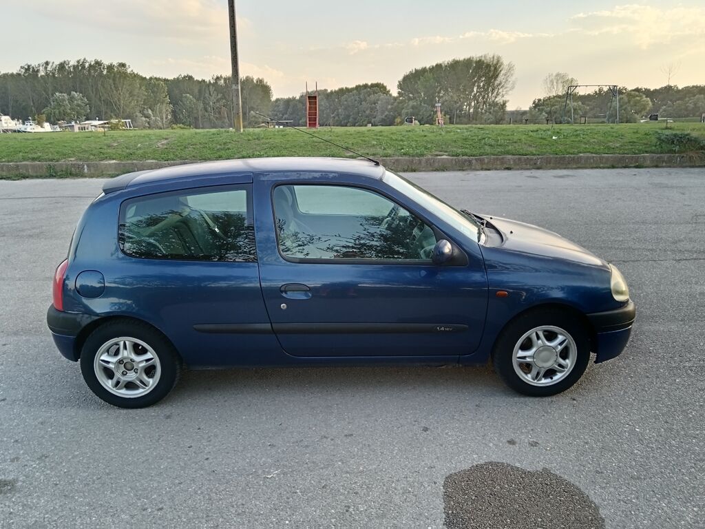 Renault Clio: 1.4 l | 2001 г. | 224500 km. Hečbek