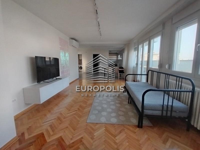 Izdavanje, penthouse, odmah useljiv ID#6165 1.800 €