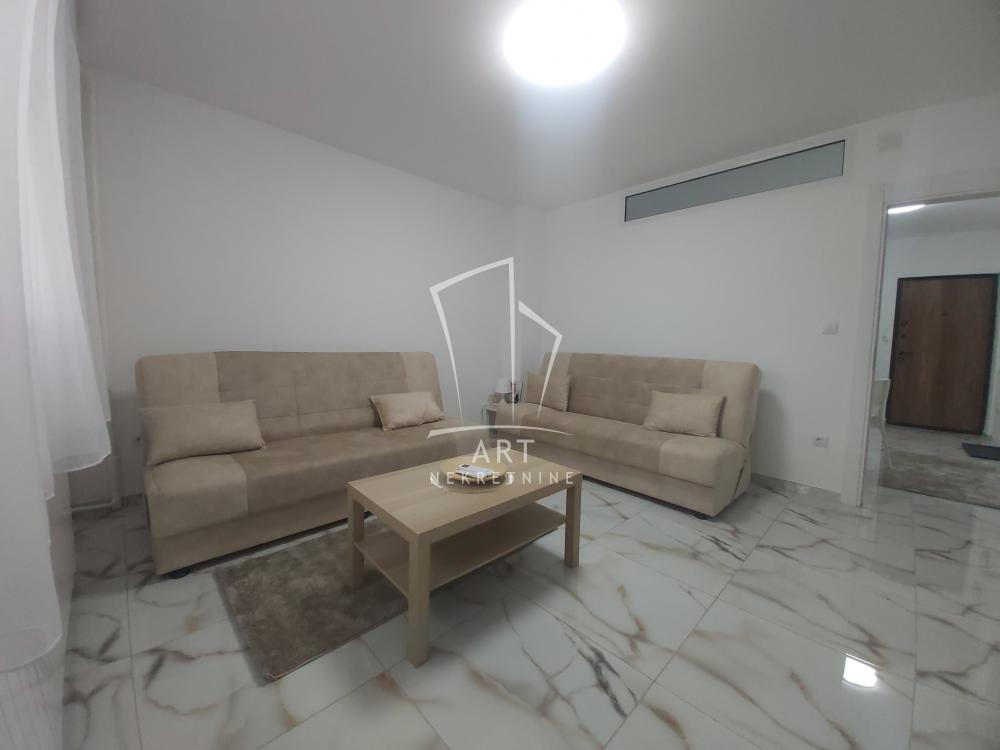 Kompletno namešten i renoviran stan, 31m2 ID#8776 600 €