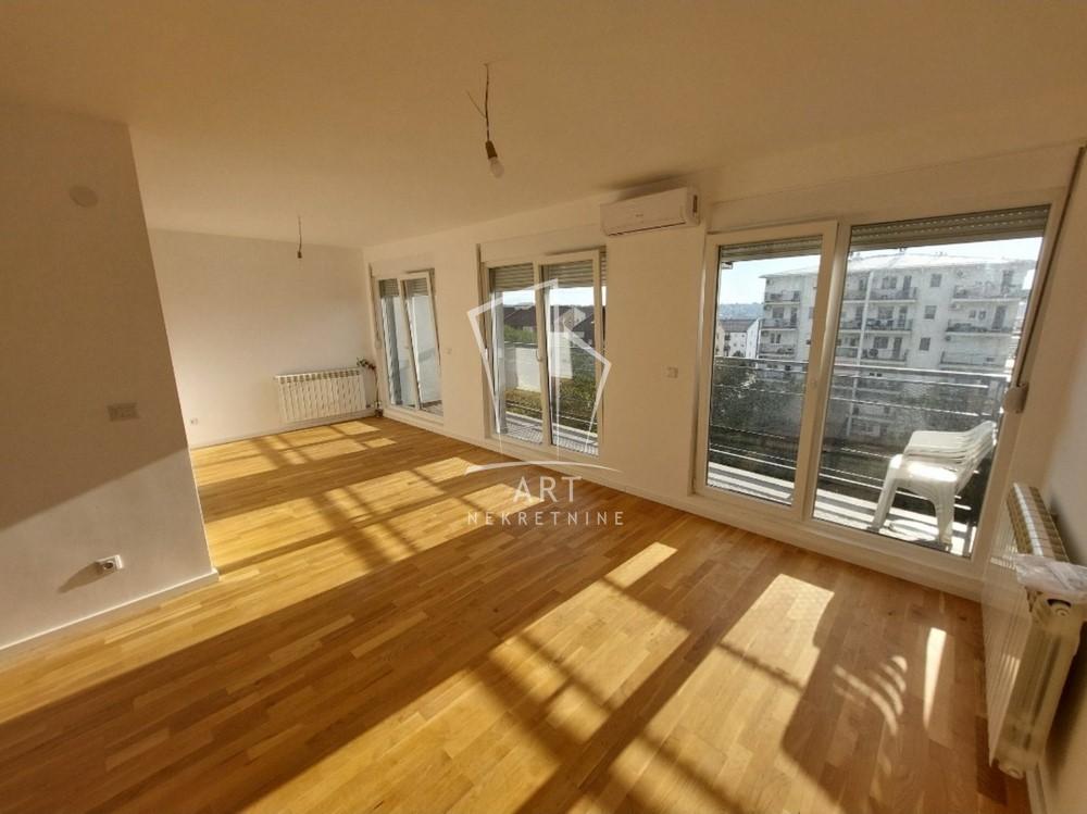 Prazan stan na dobroj lokaciji u Mirijevu ID#8843 600 €