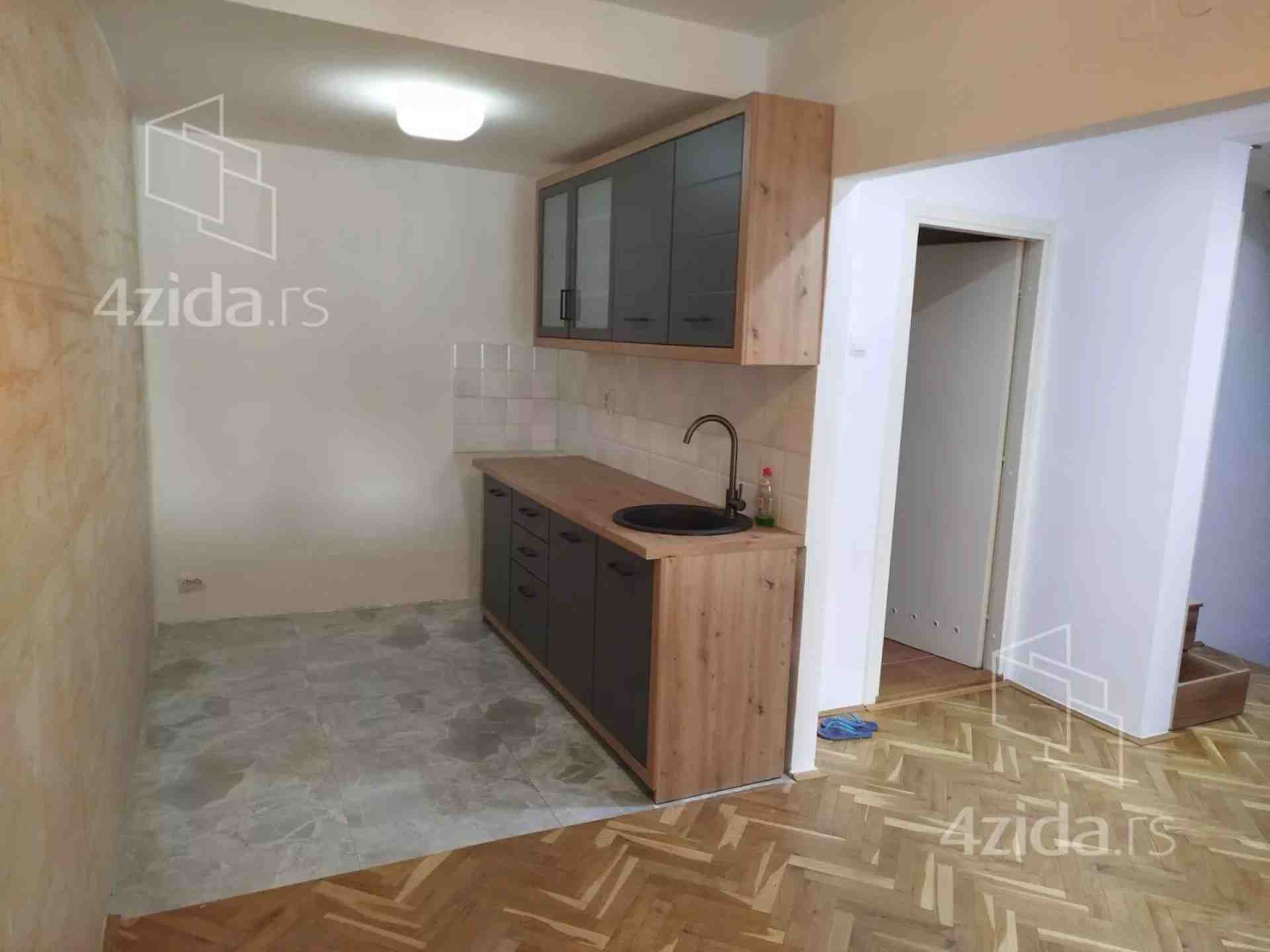 Bežanijska kosa 1, kuća, prazna ID#10591 1.500 €