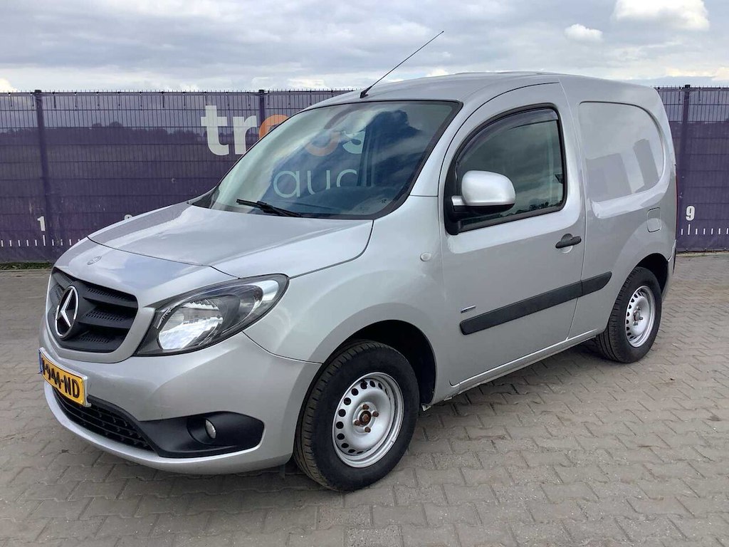 Prodaje se Mercedes-Benz Citan laki furgon na aukciji