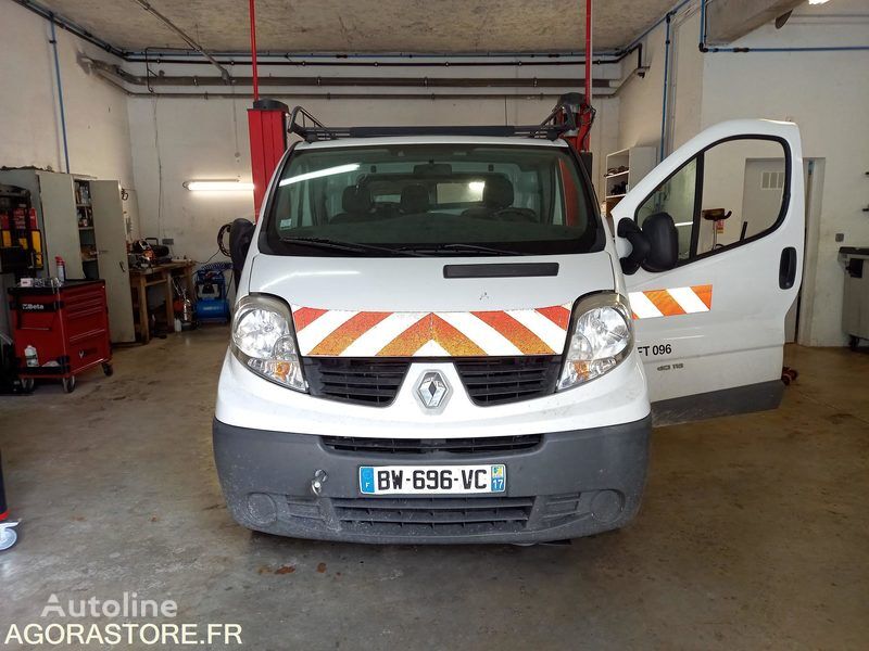 Prodaje se Renault Trafic minibus furgon na aukciji