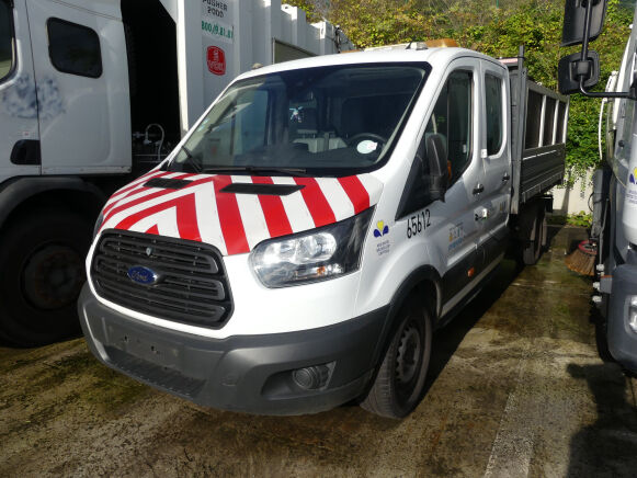 Prodaje se Ford Transit kamion s ravnom platformom < 3.5t na aukciji