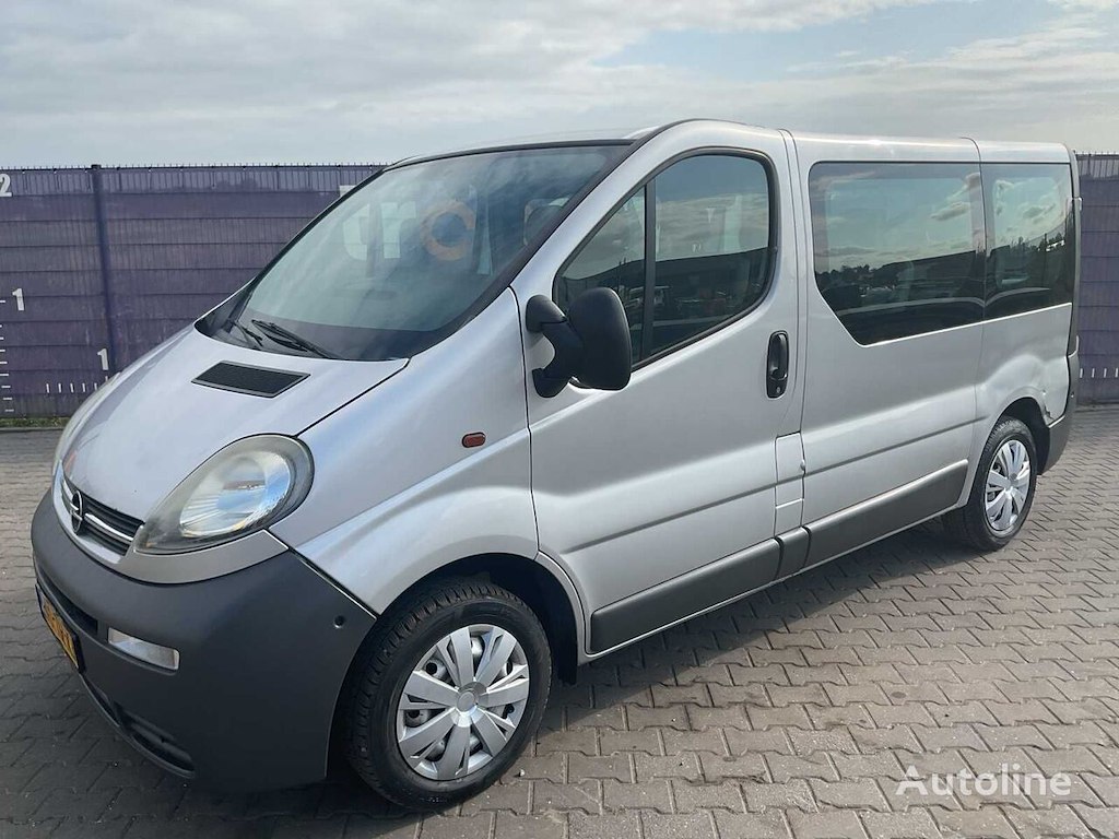 Prodaje se Opel Vivaro Combi putnički minibus na aukciji