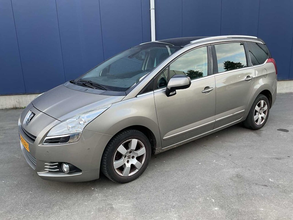 Prodaje se Peugeot 5008 minivan na aukciji