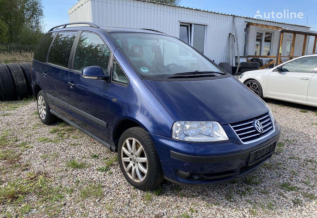 Volkswagen Sharan minivan