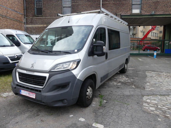 Prodaje se Peugeot Boxer multicabine kombi minibus na aukciji