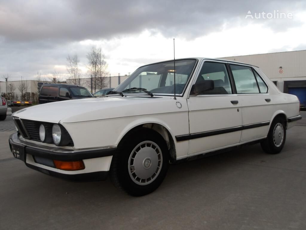 BMW 518 oldtimer sedan