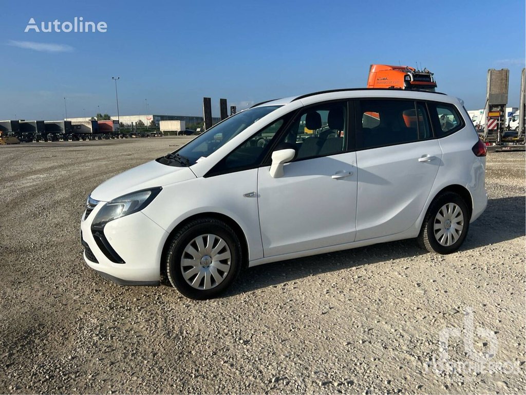 Prodaje se Opel ZAFIRA krosover na aukciji