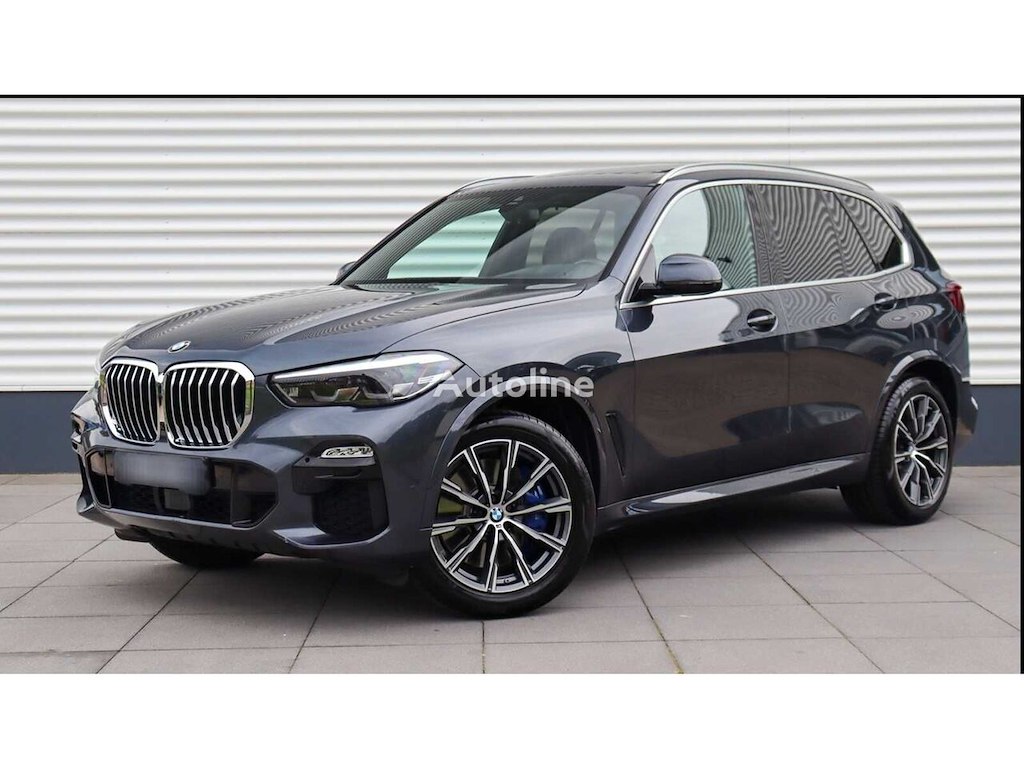 Prodaje se BMW X5 krosover na aukciji