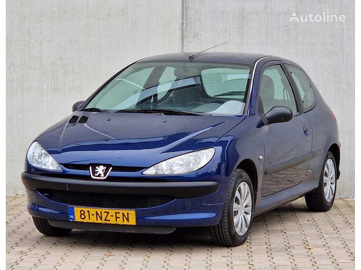 Prodaje se Peugeot 206 hečbek na aukciji