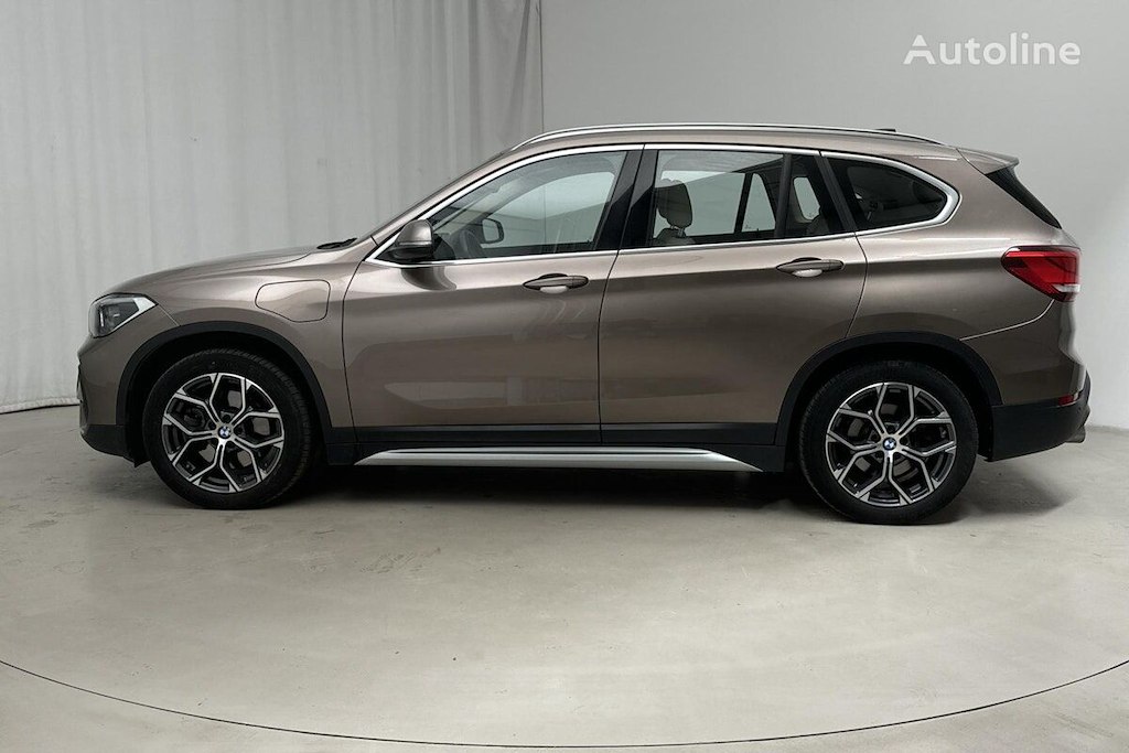 Prodaje se BMW X1 krosover na aukciji