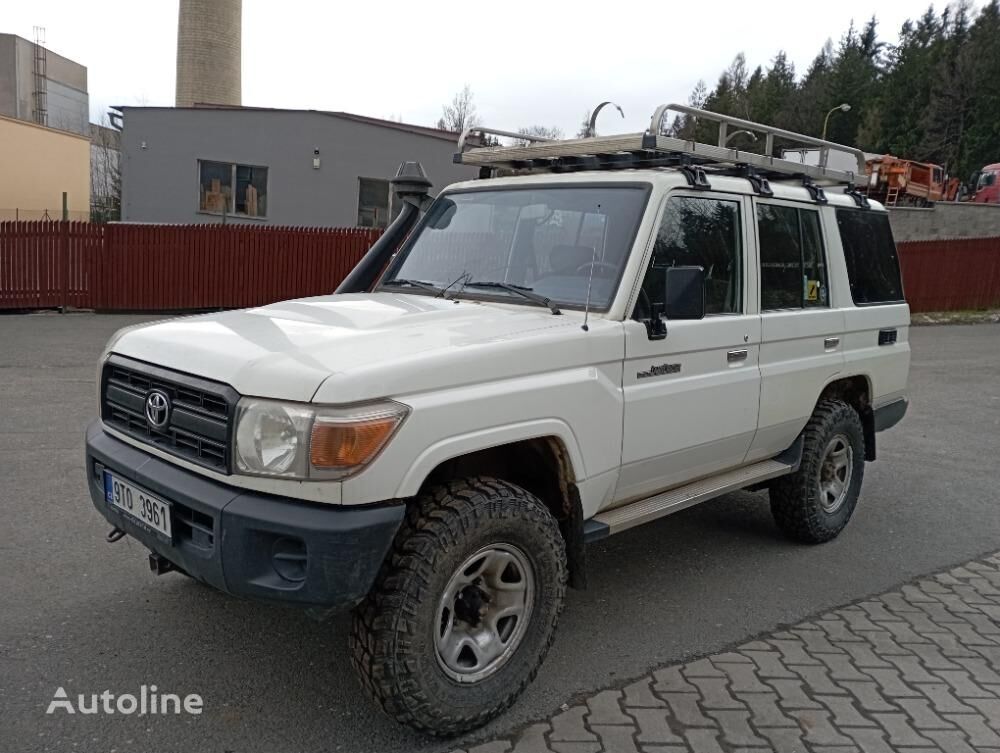 Toyota HZJ 5 místná terenac