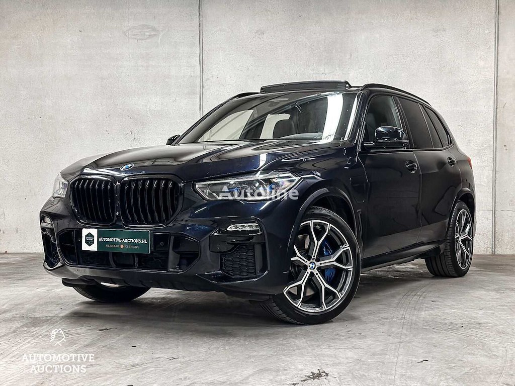 Prodaje se BMW X5 krosover na aukciji