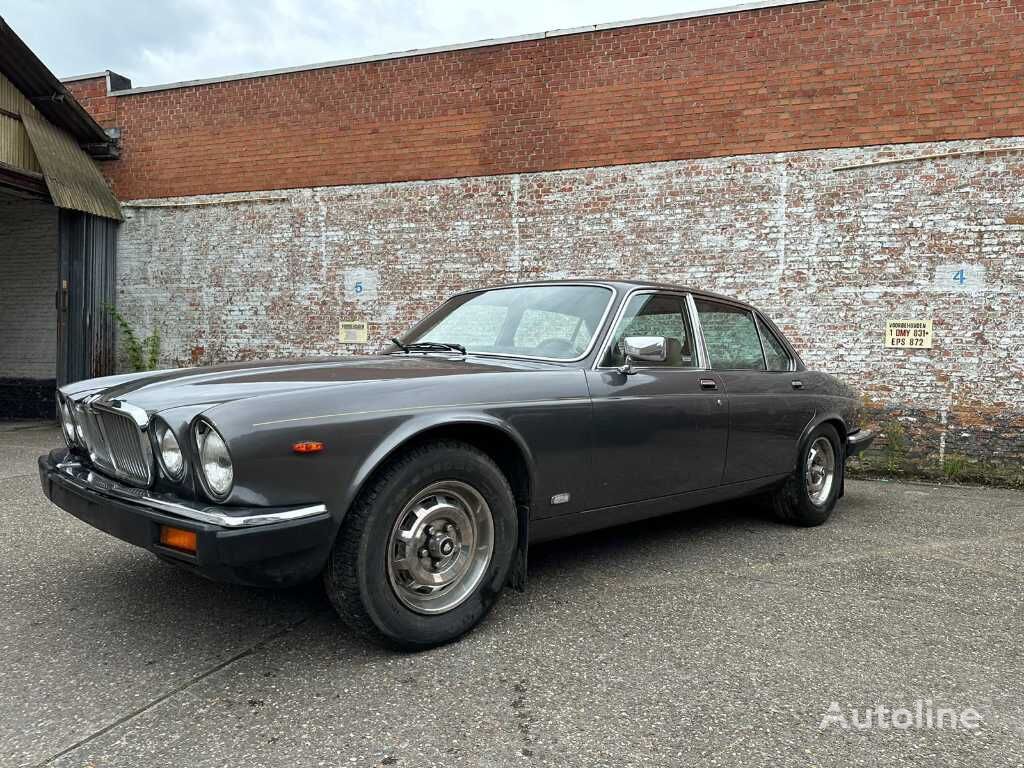 Prodaje se Jaguar 42 XJ 6 sedan na aukciji