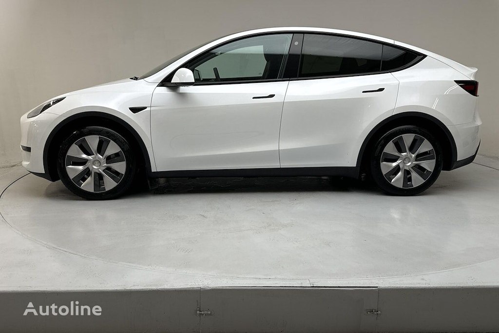 Prodaje se Tesla Model Y krosover na aukciji