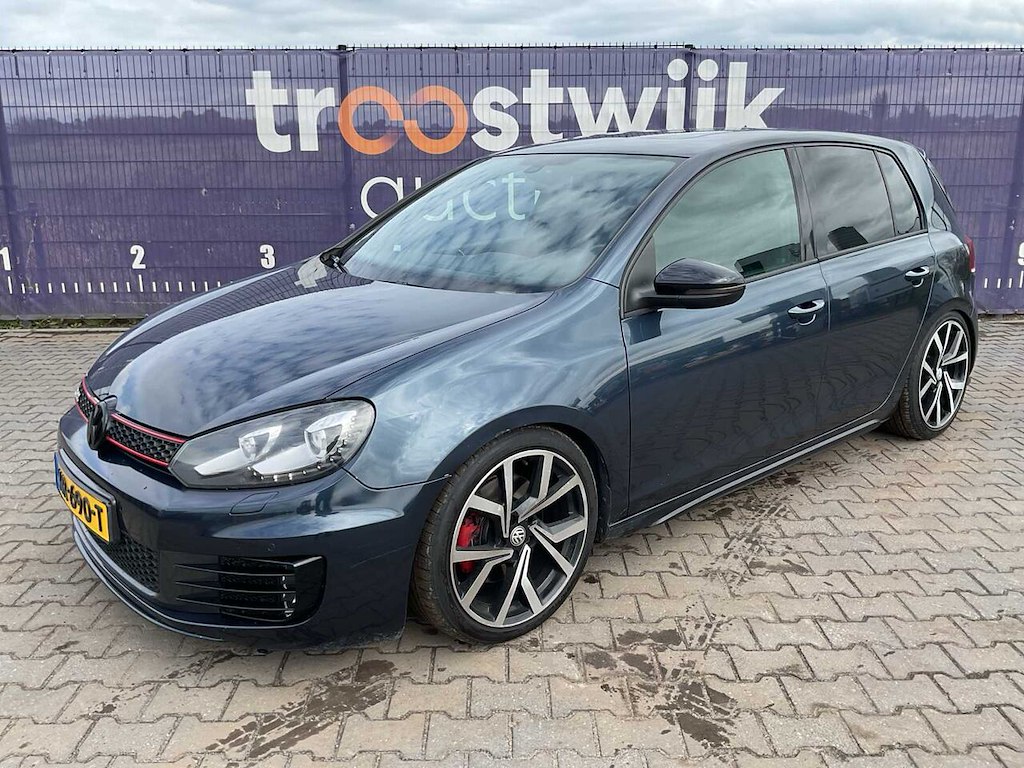 Prodaje se Volkswagen Golf GTI hečbek na aukciji