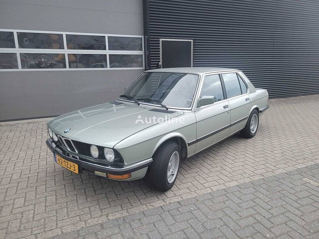 Prodaje se BMW 5-serie sedan na aukciji