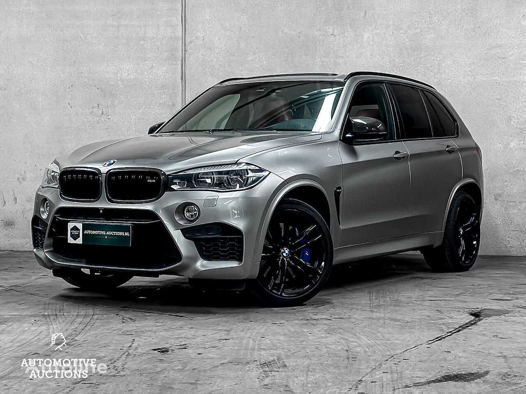 Prodaje se BMW X5 krosover na aukciji