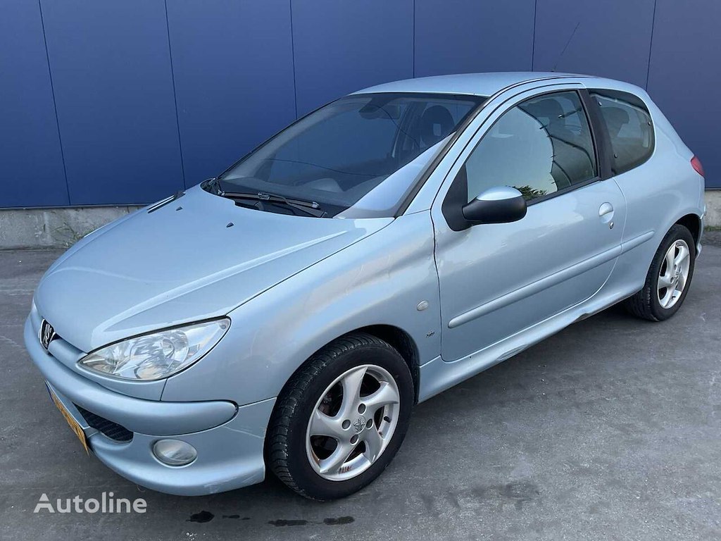 Prodaje se Peugeot 206 hečbek na aukciji