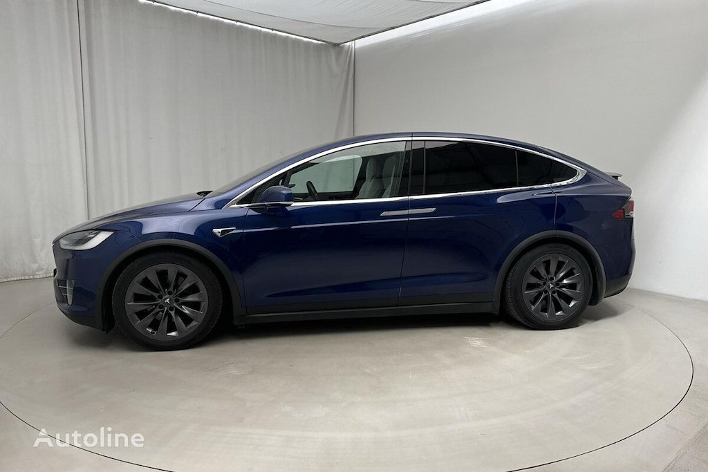 Prodaje se Tesla Model X hečbek na aukciji