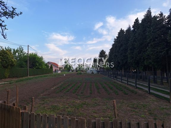 Surčin, Surčin (mesto), , 22a, 260000EUR