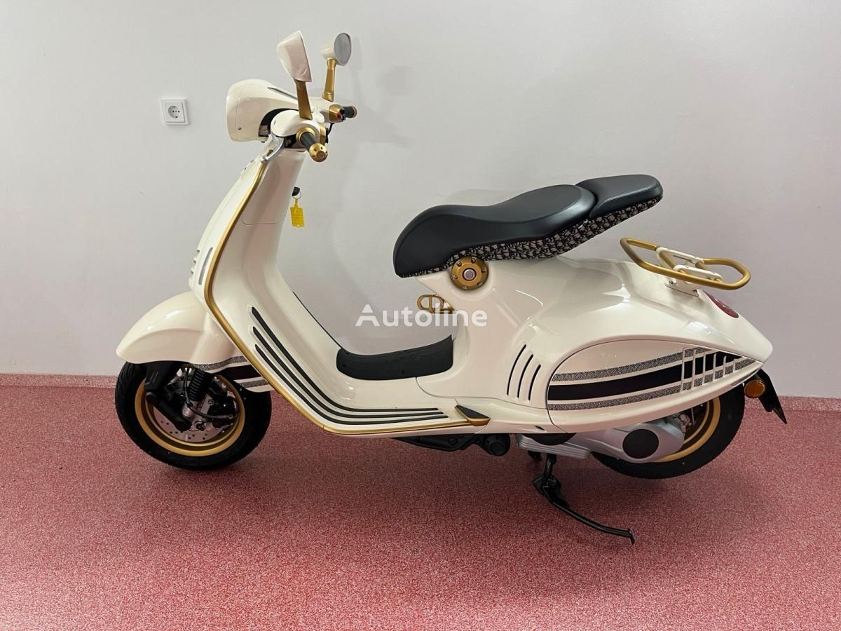 Vespa 946, 946 CHRISTIAN DIOR skuter