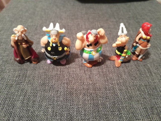 ASTERIX I OBELIX SA DRUŽINOM