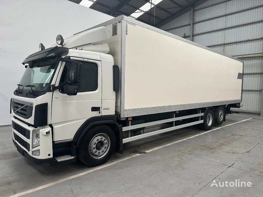 Volvo FM 11.330 6x2 kamion furgon