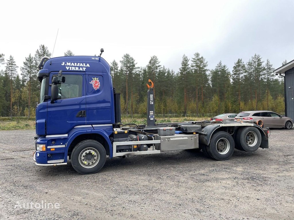 Scania R560 6×2 + Hiab koukkulaite kamion rol kiper