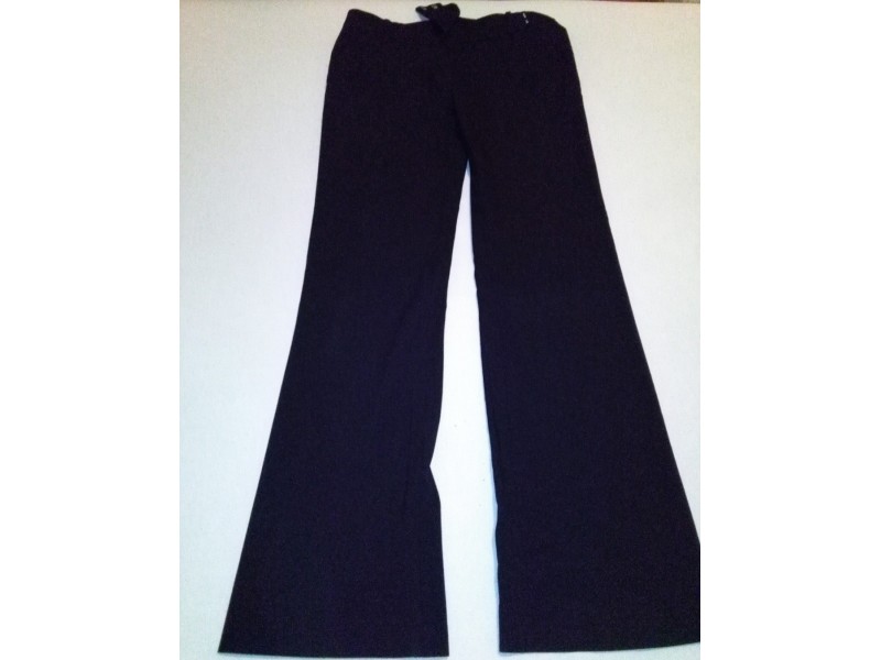 Zara pantalone, velicina 38.